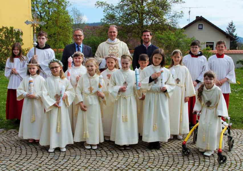 Zehn Kinder aus Sarching feierten ihre Erstkommunion – „Wir sind in ...