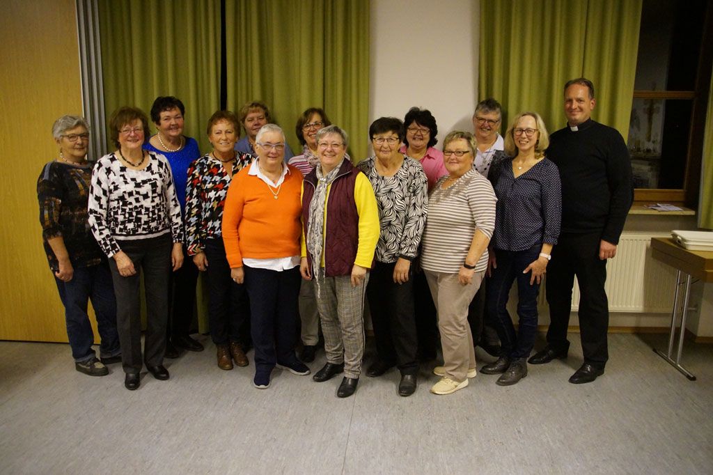 Frauenbund Illkofen-Friesheim blickte zurück: 30 Jahre vergingen wie im Flug - „Rum und ...